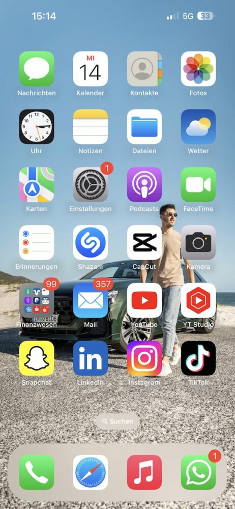 Dominik Fisch: Ein Blick auf das Smarphone eines Content Creators